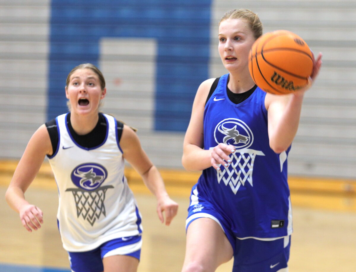 Fremont girls basketball radically different from previous years, but ...